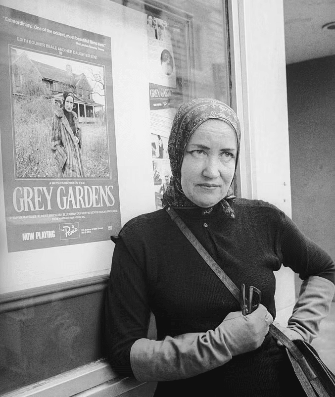 How Jackie Kennedy’s Cousins Became America’s Most Famous Recluses – Page 8